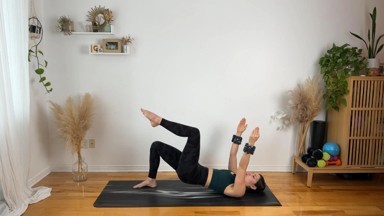 Pilates - posture avec lestes - Studio Guillemette